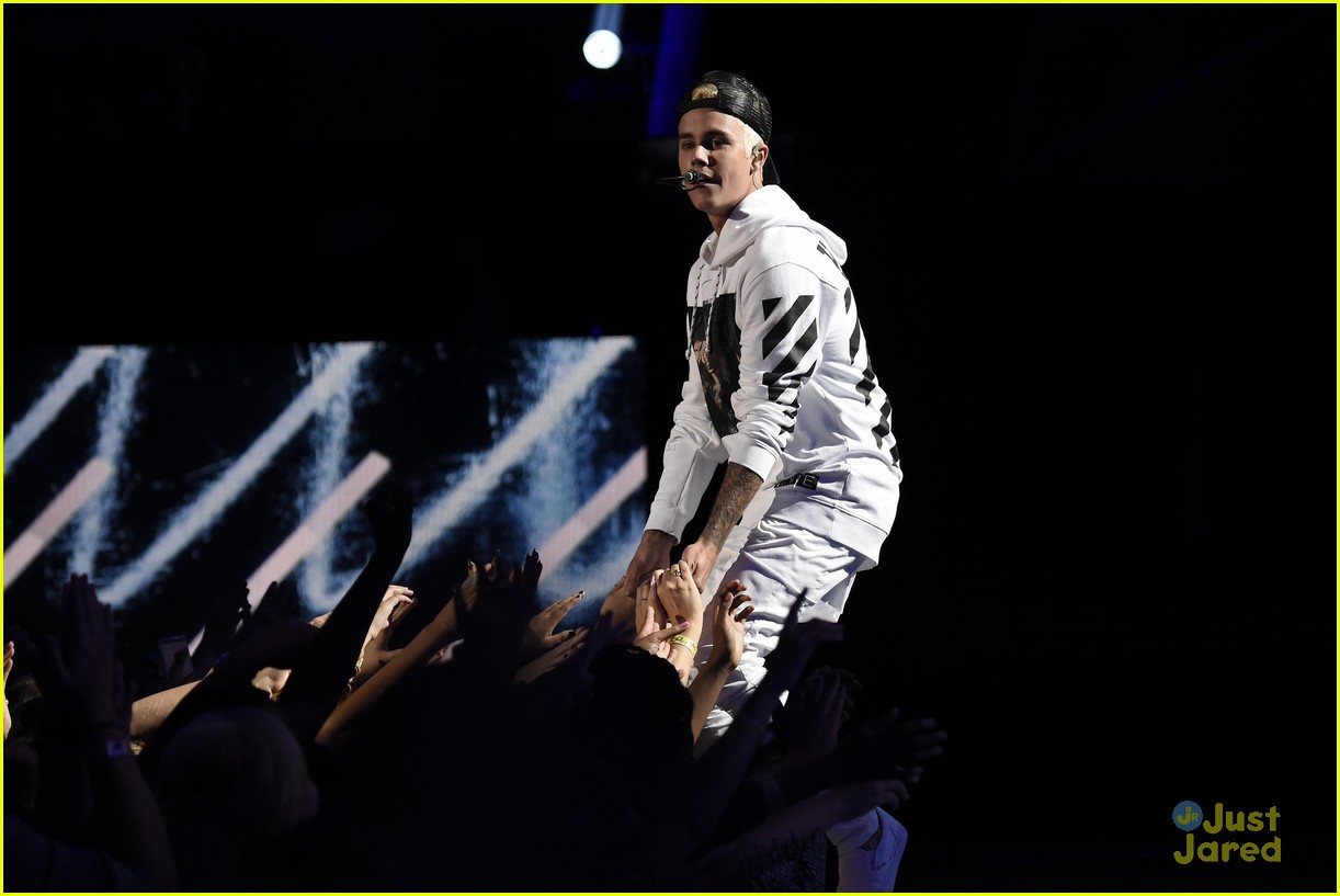 Justin Bieber Performs 'What Do You Mean?' At Think It Up Telecast ...