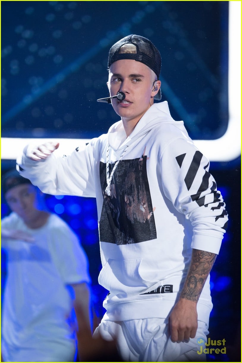 Full Sized Photo of justin bieber think up performance watch here 27 ...
