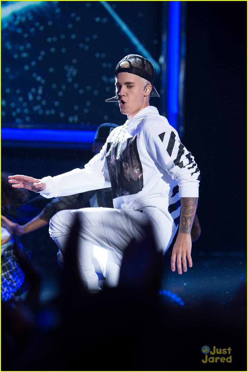Full Sized Photo of justin bieber think up performance watch here 28 ...