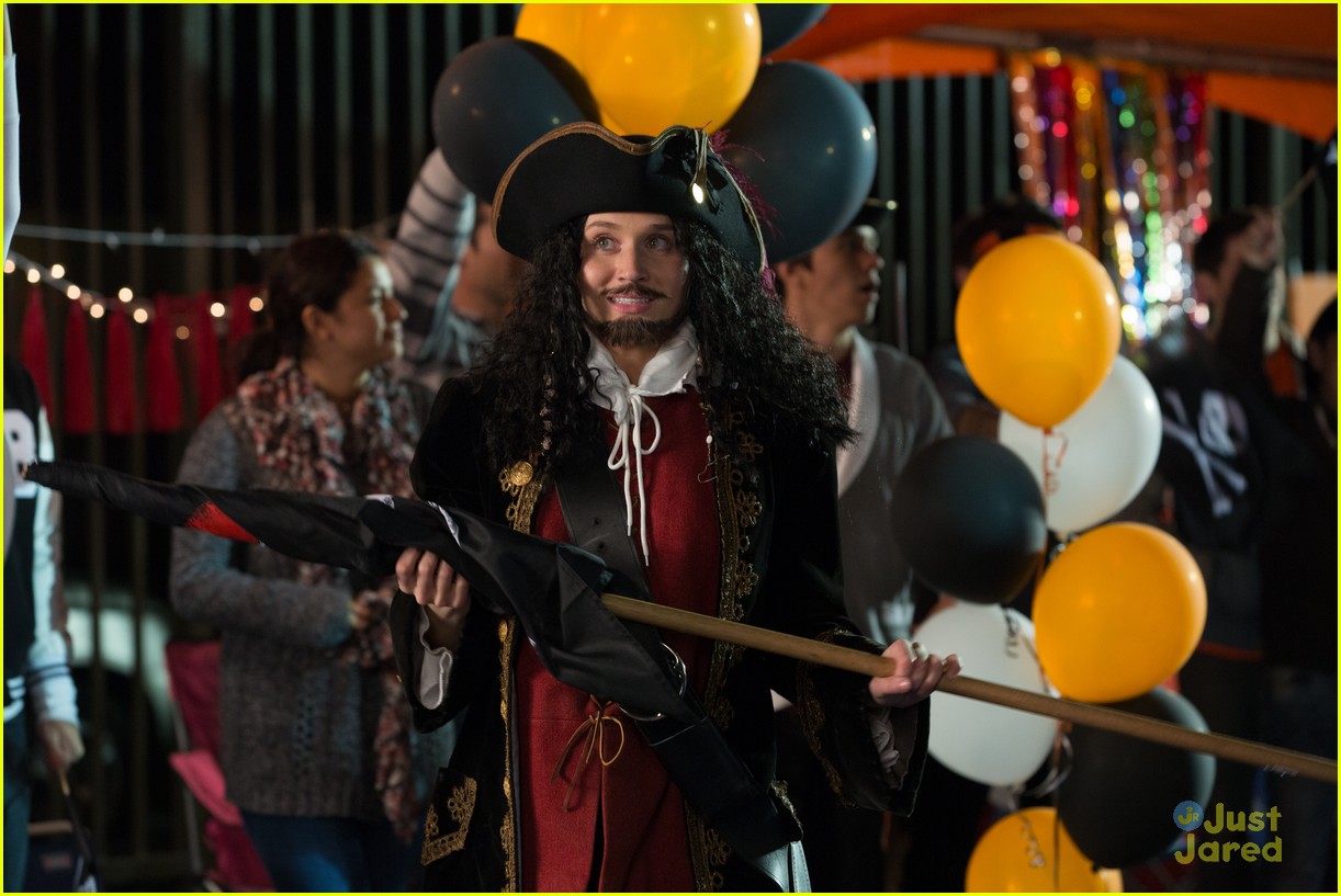 'Faking It' Shows Off Karmy Drama In Brand New Season Two Trailer ...