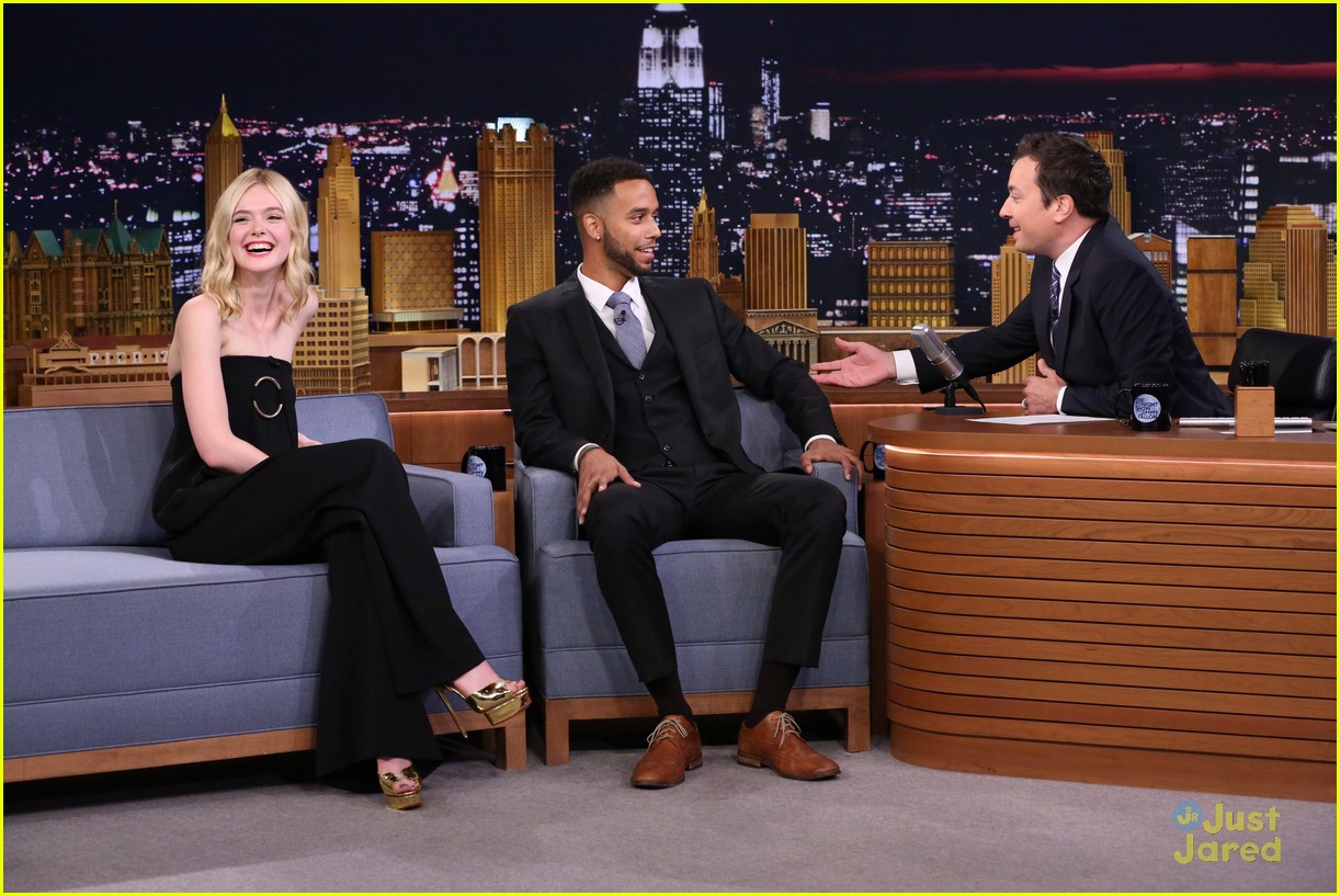 Elle Fanning Meets Up With Sister Dakota Before 'Tonight Show ...