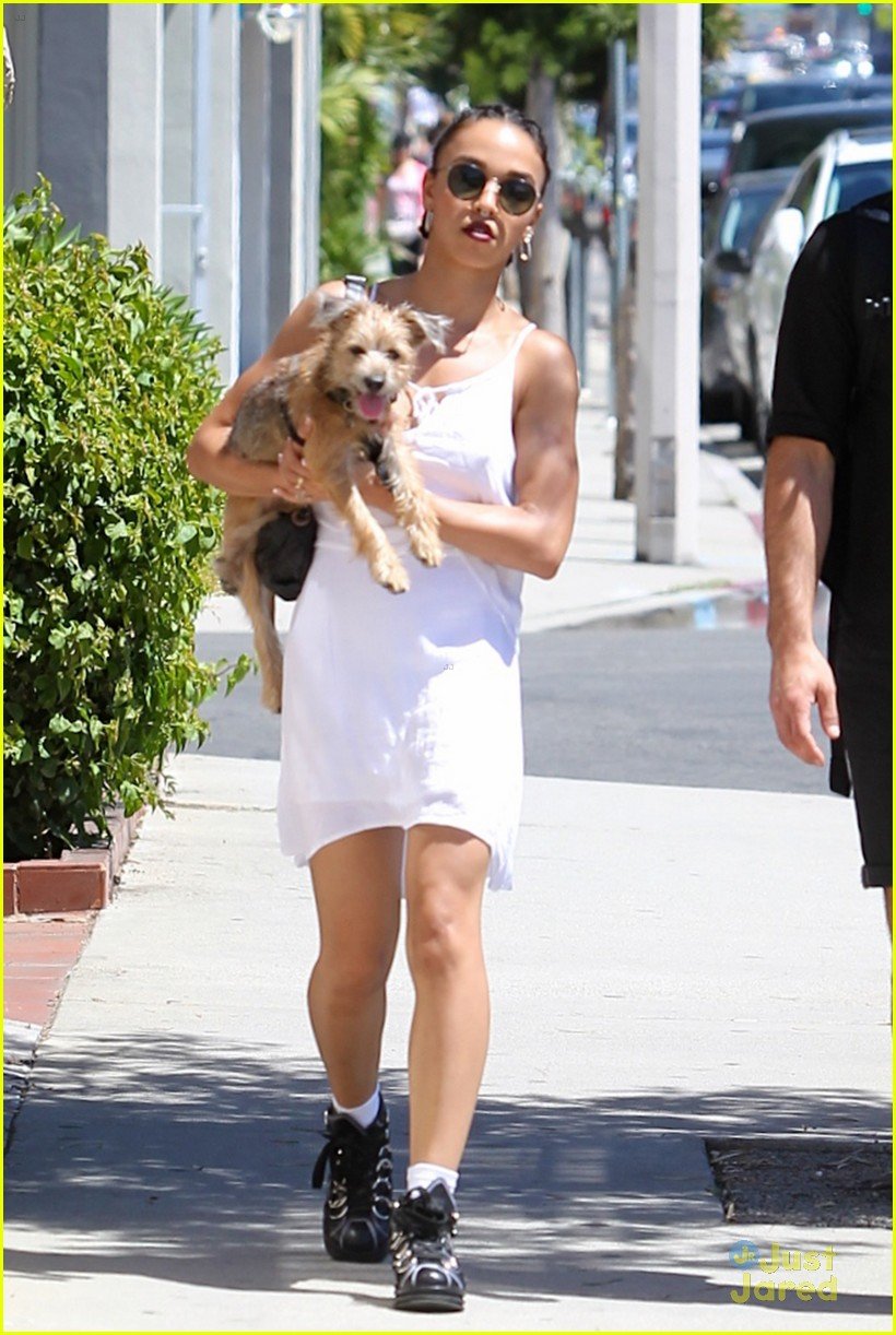 FKA Twigs Had An Imaginary Kangaroo While Growing Up & Shut Him In Her ...