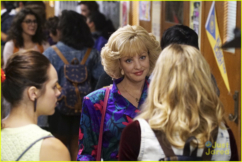 Lainey, Erica & Barry Throw The Best 'Goldbergs' Season Premiere Party ...