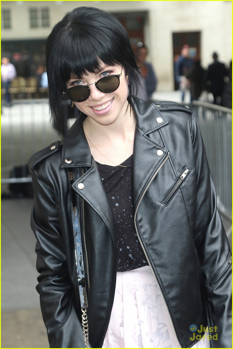 Carly Rae Jepsen Covers Years & Years' 'King' For BBC Live Lounge ...