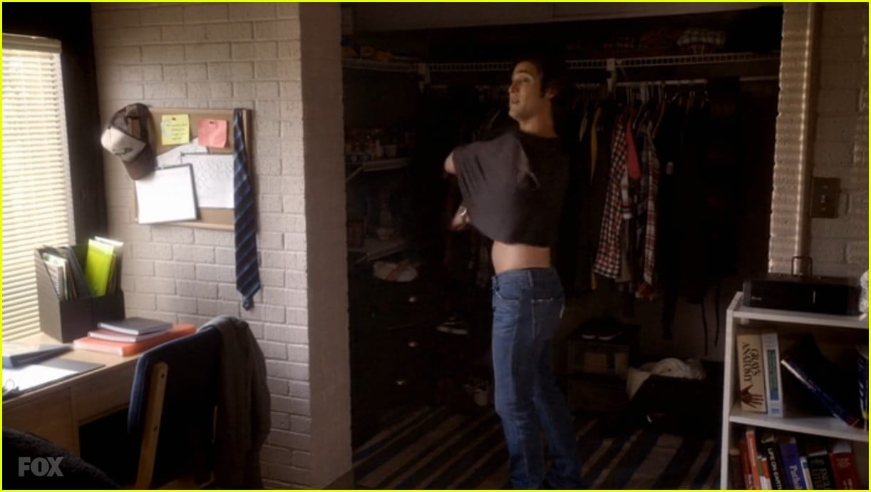 Nick Jonas Had a Shirtless Workout Scene on 'Scream Queens'! | Photo ...