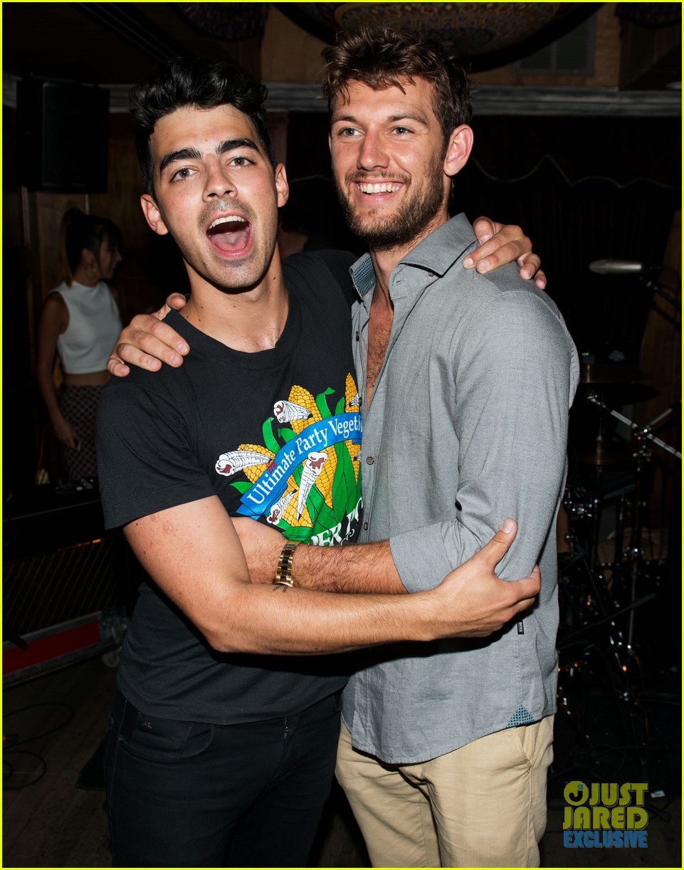 Joe Jonas Debuts Two More DNCE Songs - Watch Now! | Photo 866665 ...