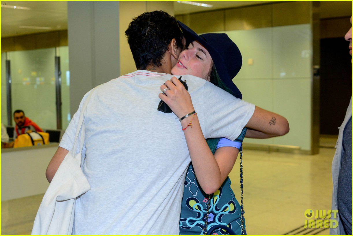 Kaya Scodelario Sports Bright Blue Hair in Brazil | Photo 858751 ...