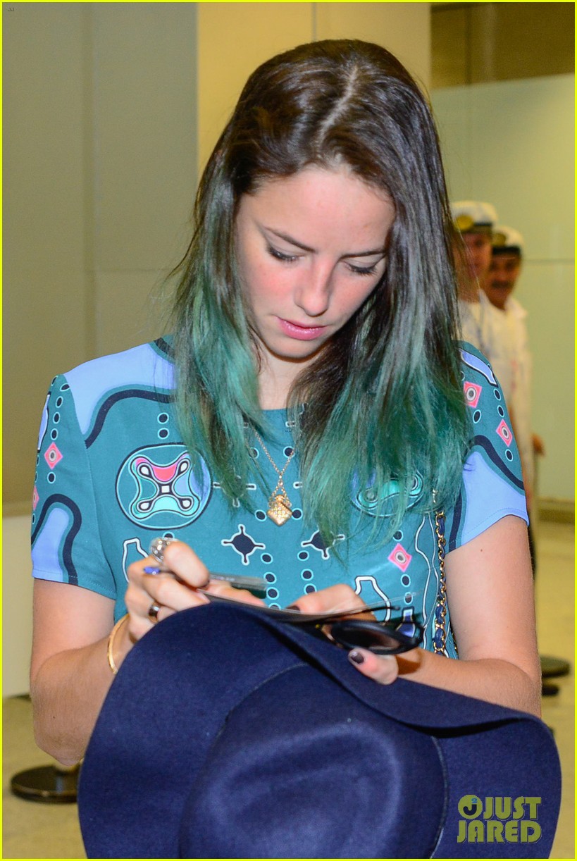 Kaya Scodelario Sports Bright Blue Hair in Brazil | Photo 858752 ...