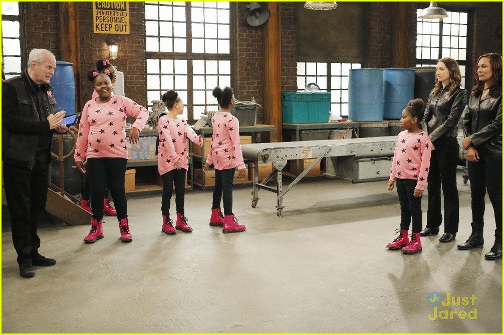 Full Sized Photo of kc undercover raven symone runaway robot special 09 ...