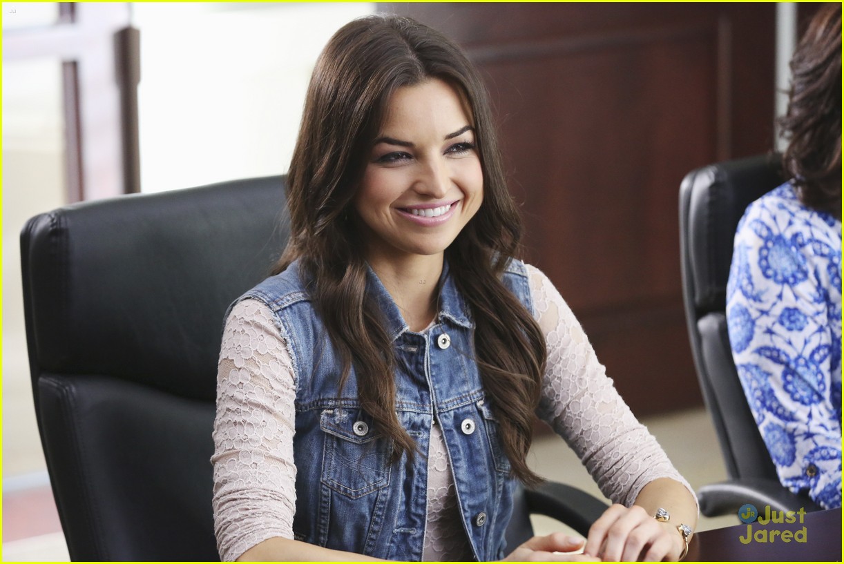Full Sized Photo of chasing life season finale stills 10 | April Heads ...