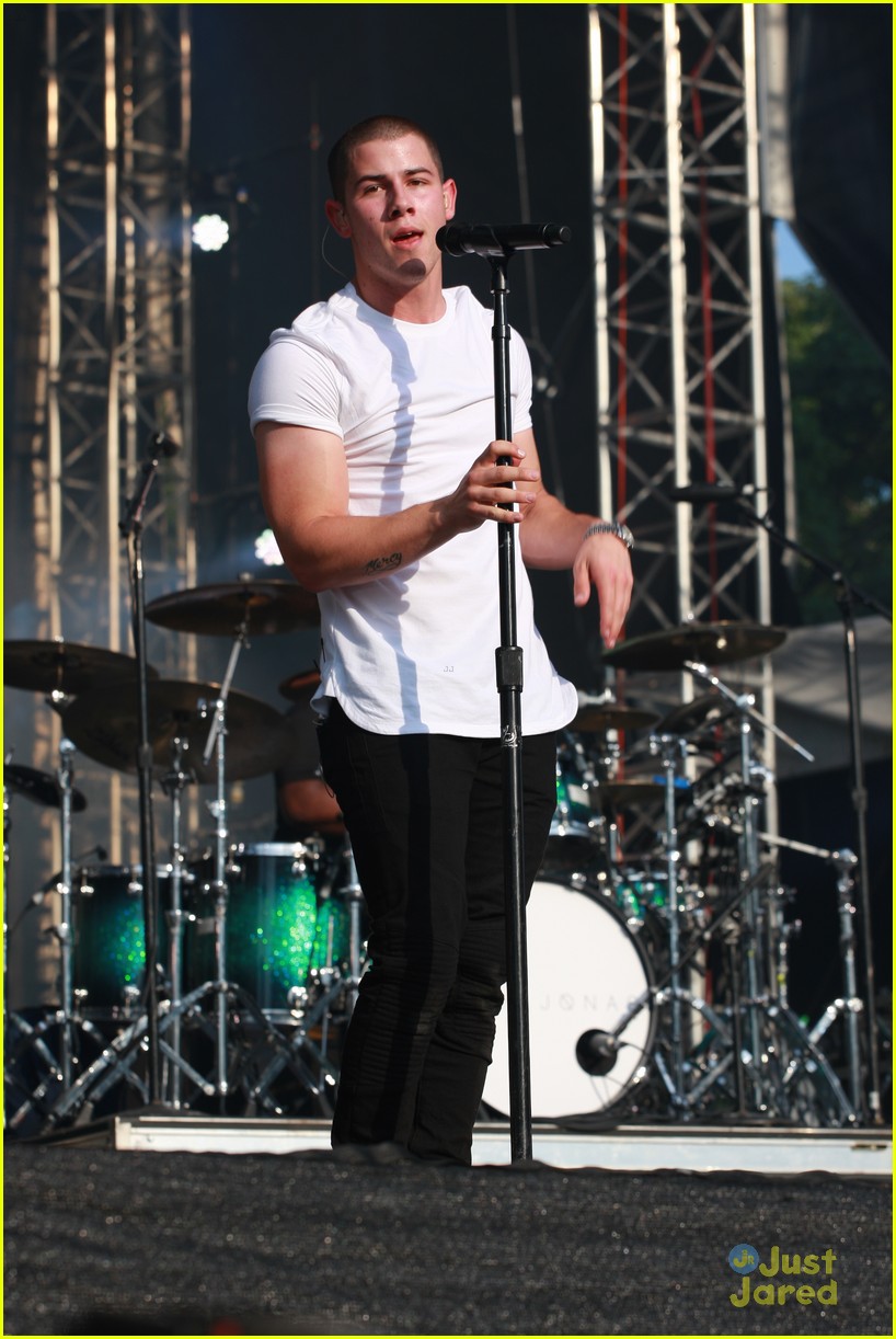 Full Sized Photo of nick jonas made america festival concert pics 14 ...