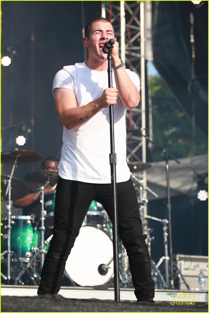Full Sized Photo of nick jonas made america festival concert pics 17 ...