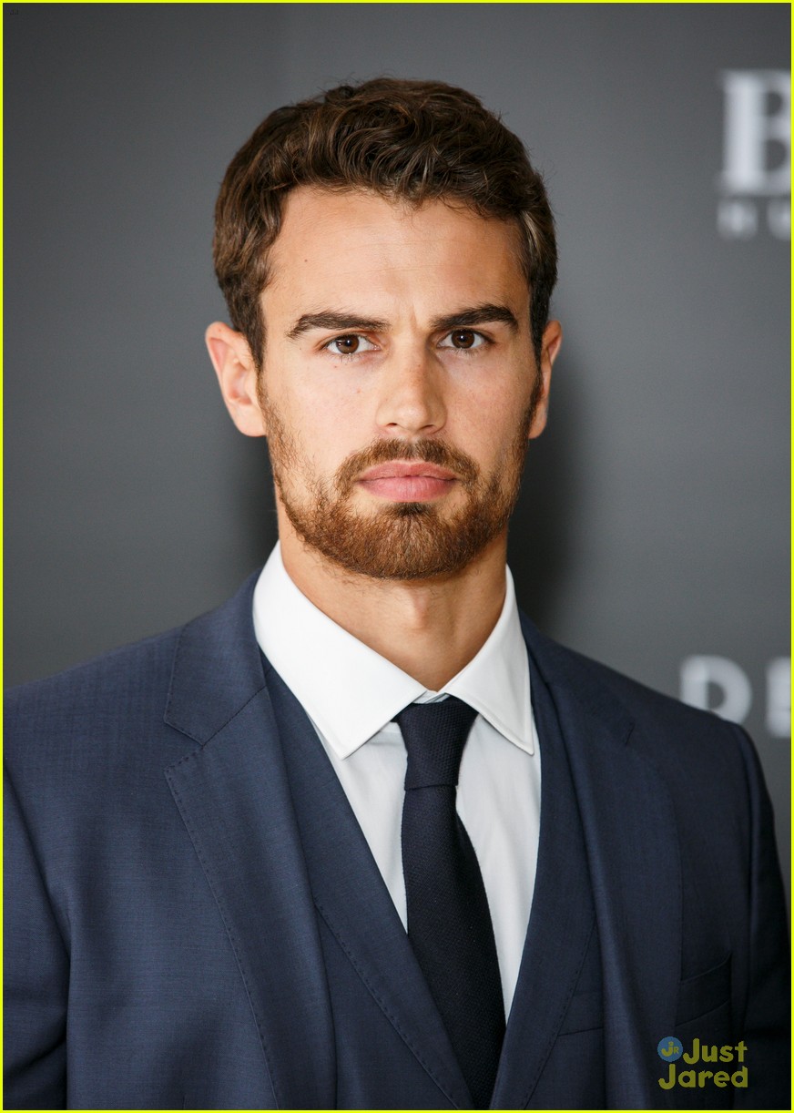 Theo James Says Confidence Is Related to Appearance | Photo 867004 ...