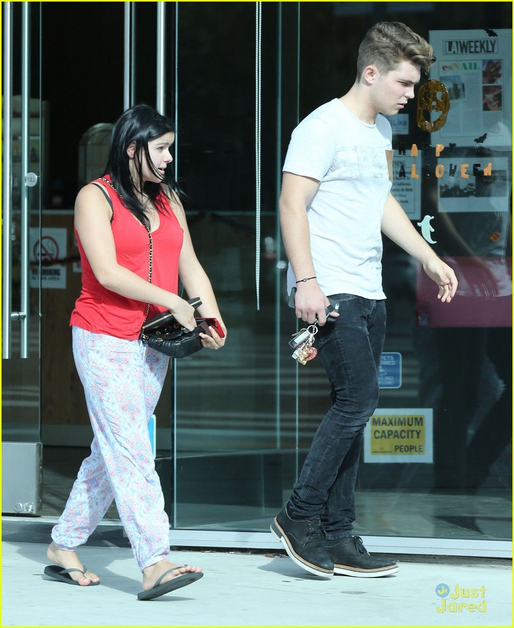 Ariel Winter Says It's 'Great To Be In Love' With Boyfriend Laurent ...