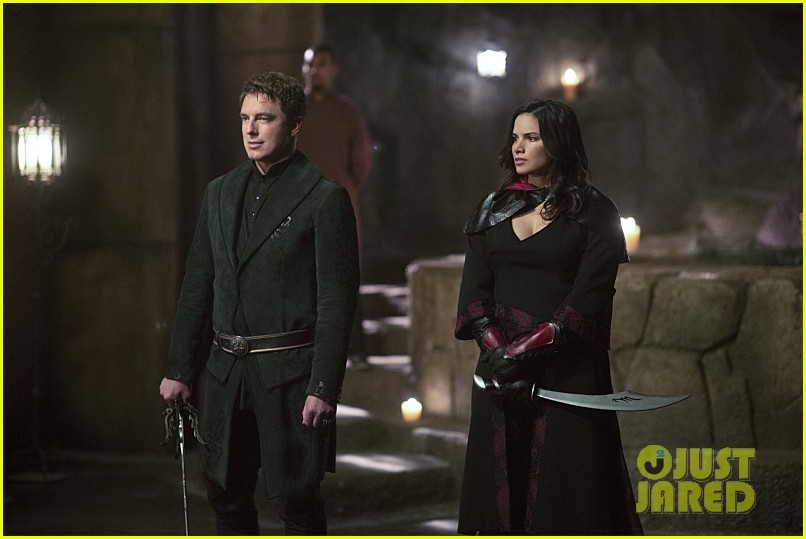 Tensions Mound Between Oliver & Diggle on Tonight's 'Arrow' | Photo ...