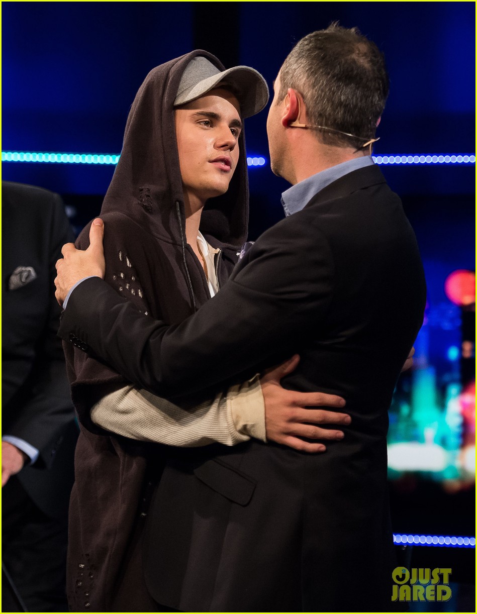 Full Sized Photo of justin bieber walks off stage in norway 22 | Justin ...