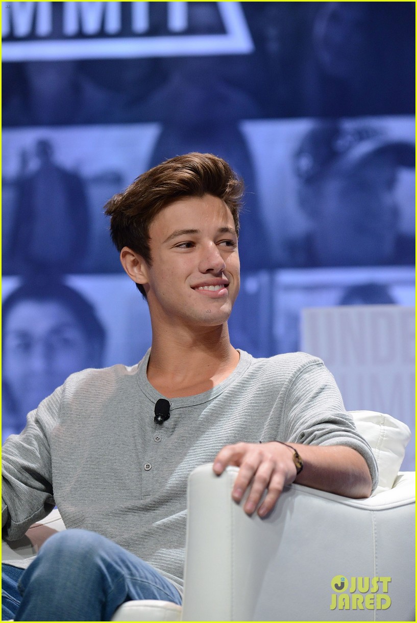 Cameron Dallas Opens Up About the Power of Social Media | Photo 875332 ...