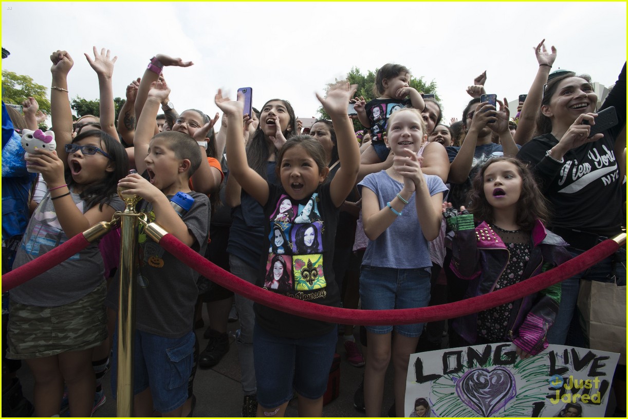 Dove Cameron & Sofia Carson Take Over Downtown Disney For 'Descendants ...