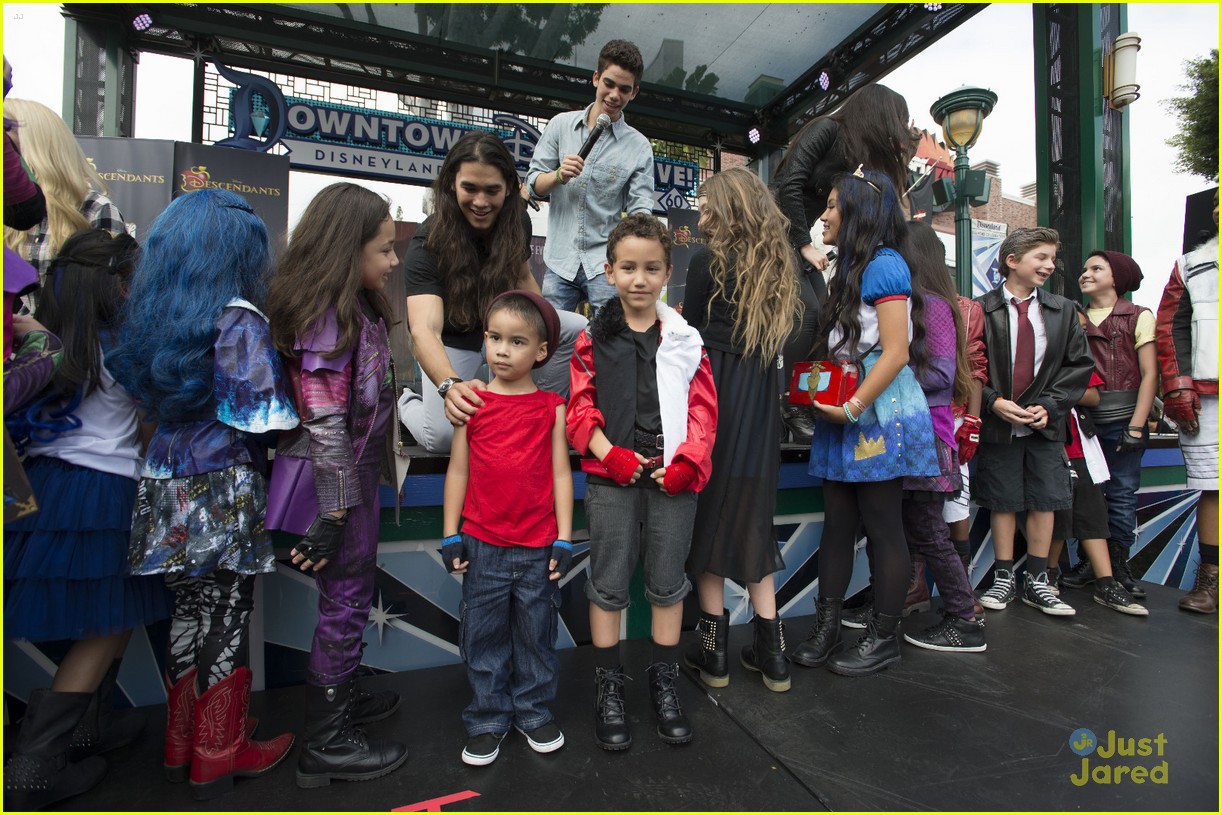 Dove Cameron & Sofia Carson Take Over Downtown Disney For 'Descendants ...