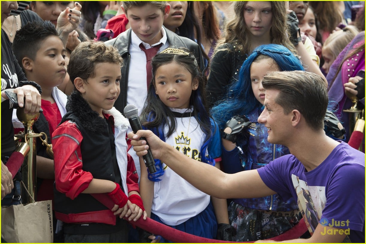 Dove Cameron & Sofia Carson Take Over Downtown Disney For 'Descendants ...