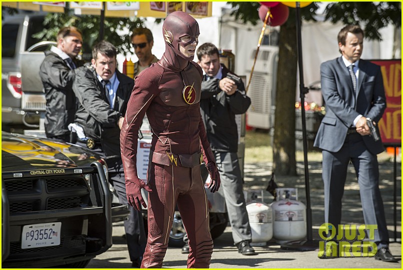 'The Flash' Season Two Premieres Tonight! | Photo 875350 - Photo ...