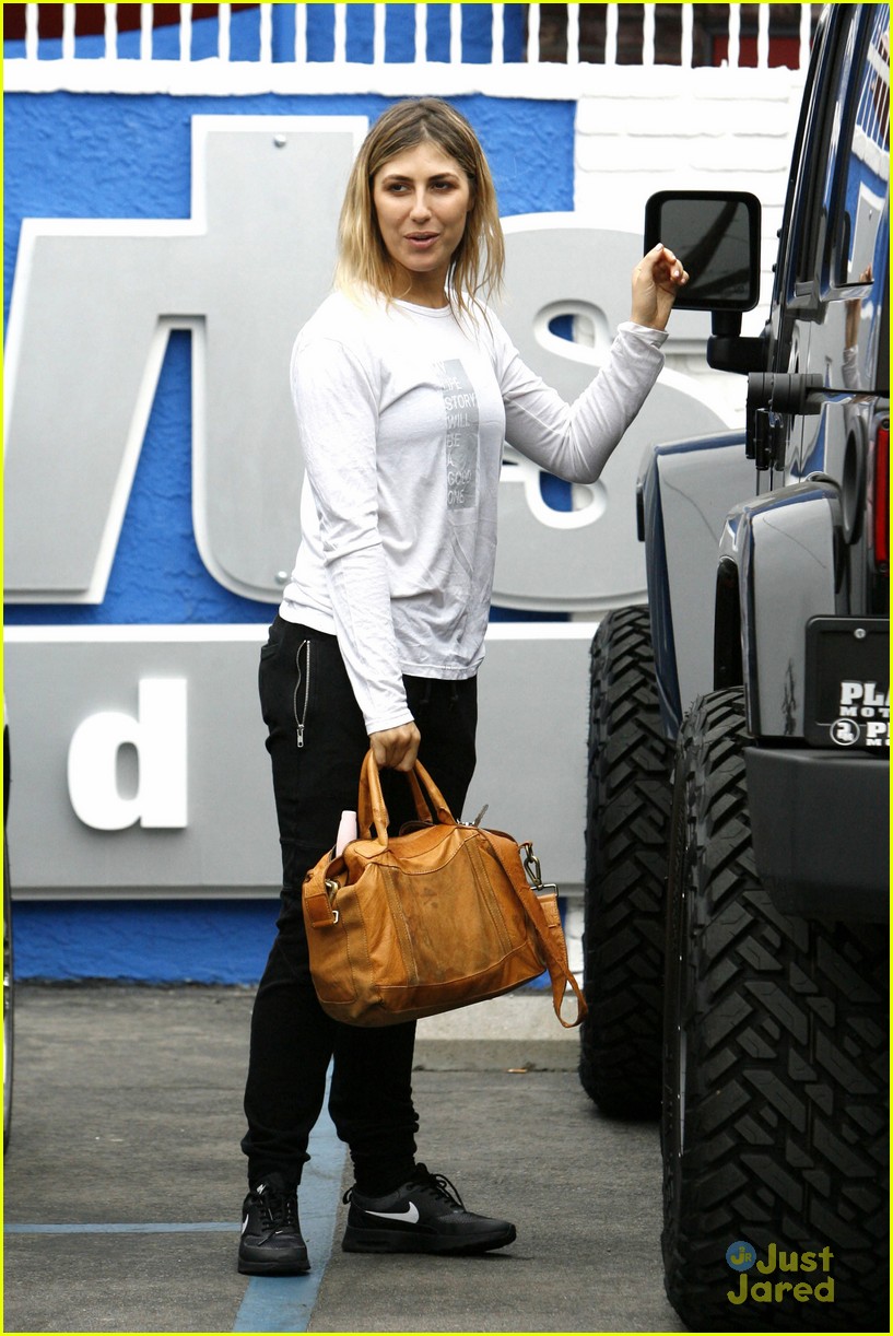 Hayes Grier & Andy Grammer Do Their Own Lift Outside DWTS Studios After ...