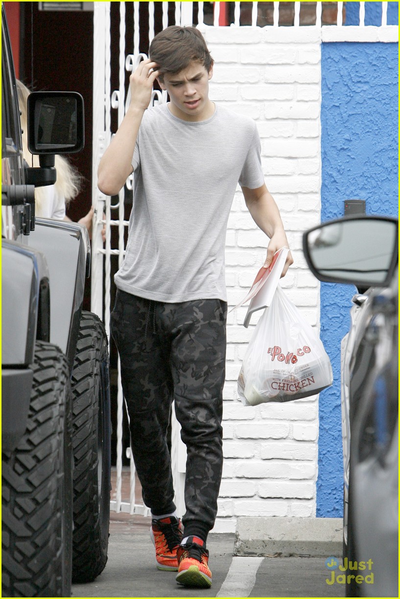 Hayes Grier & Andy Grammer Do Their Own Lift Outside DWTS Studios After ...