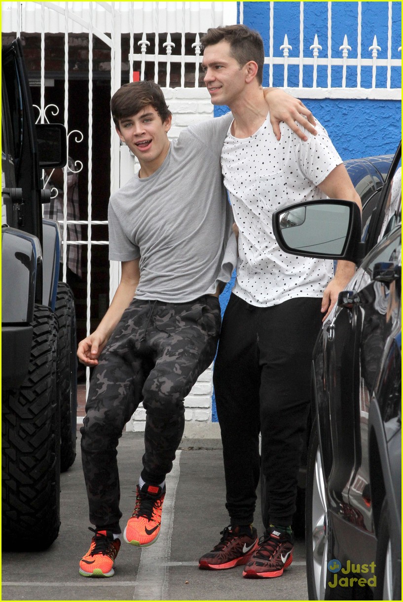 Hayes Grier & Andy Grammer Do Their Own Lift Outside DWTS Studios After ...