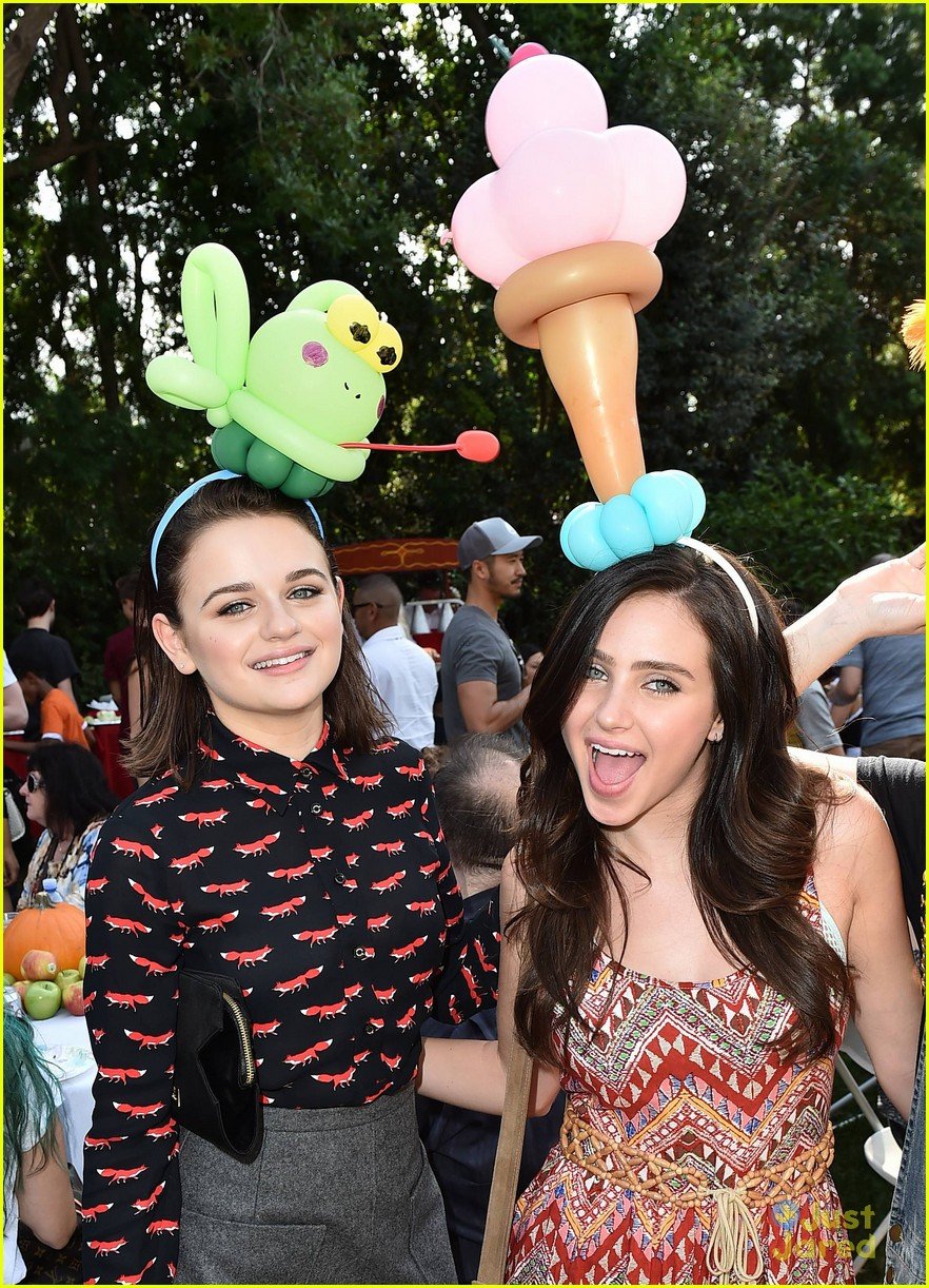 Full Sized Photo of kaitlyn dever joey king just jared jr fall fun day ...