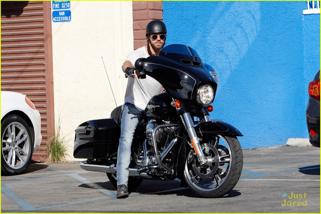 Lindsay Arnold Gets Visit From Husband Sam Cusick At DWTS Studio ...