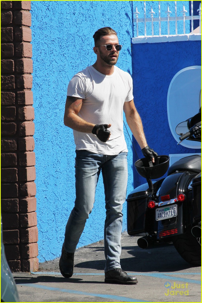 Lindsay Arnold Gets Visit From Husband Sam Cusick At DWTS Studio ...