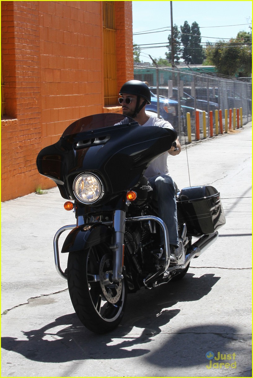 Lindsay Arnold Gets Visit From Husband Sam Cusick At DWTS Studio ...