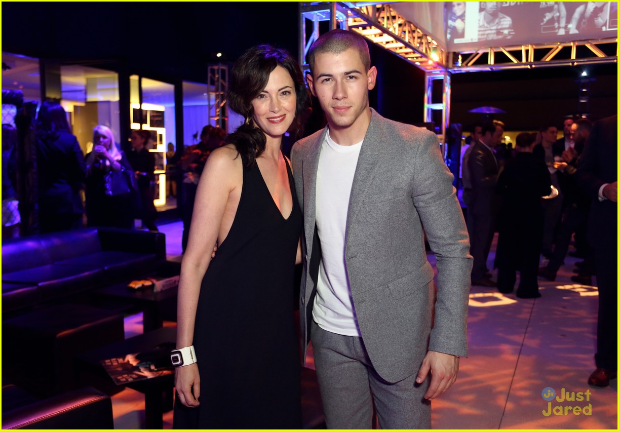 Nick Jonas Gets Kiss From Frank Grillo At 'Kingdom' Season Two Premiere ...