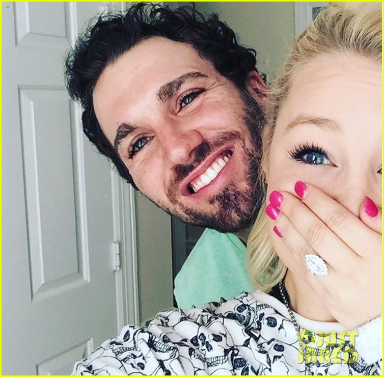 Country Singer RaeLynn is Engaged to Boyfriend Joshua Davis! | Photo ...