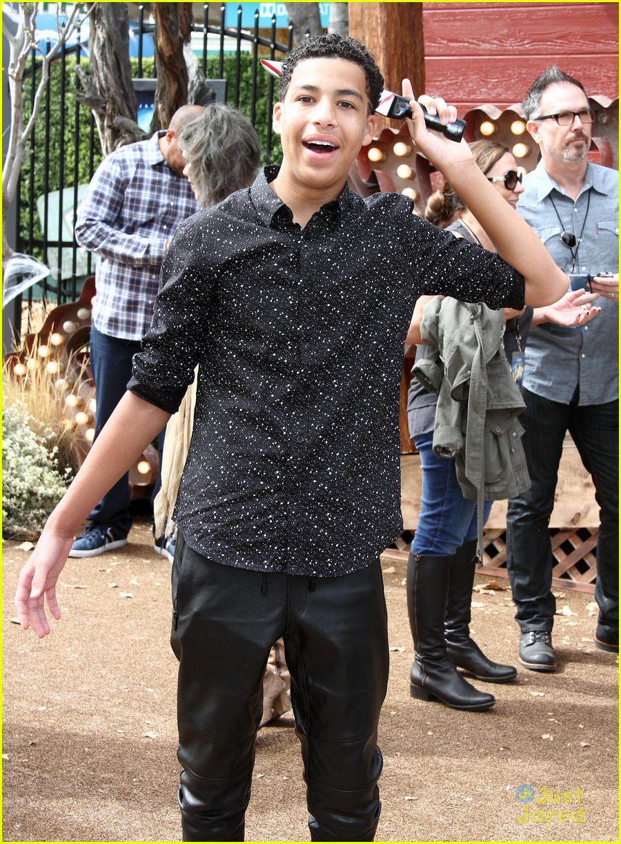 Sarah Gilman & Ryan Newman Hit 'Goosebumps' Premiere With Peyton Clark ...