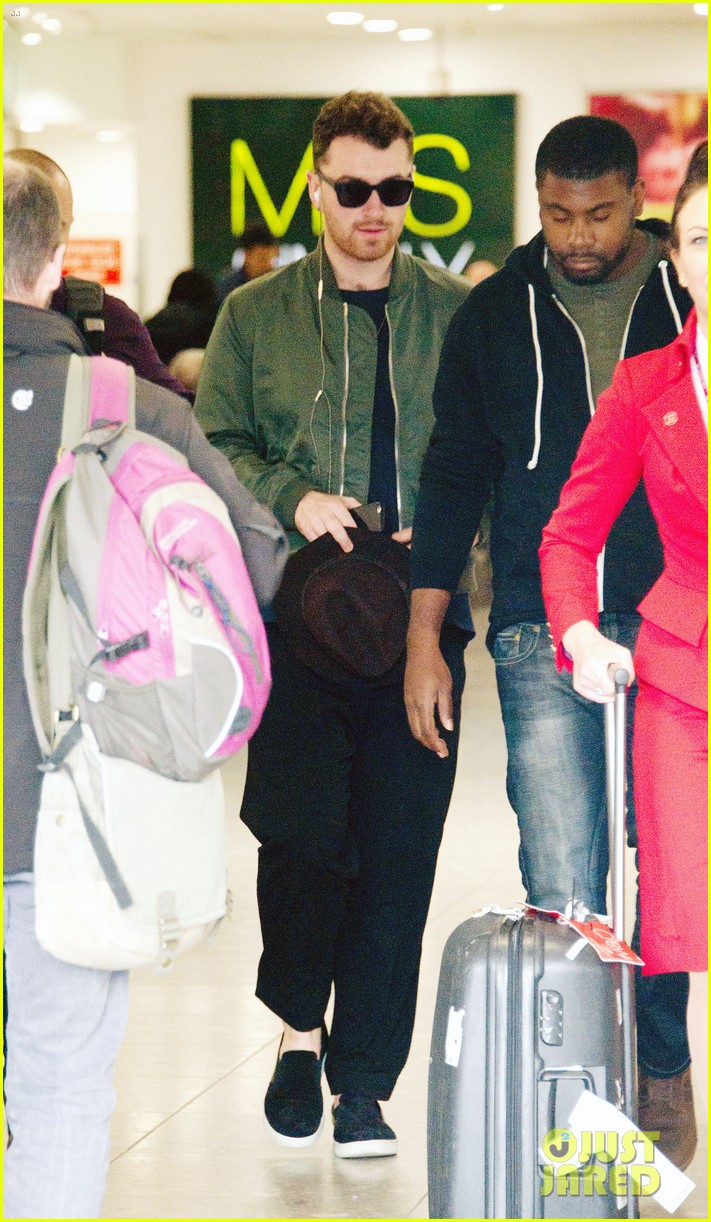 Sam Smith Doesn't Like Singing 'Writing's On the Wall' | Photo 884775 ...