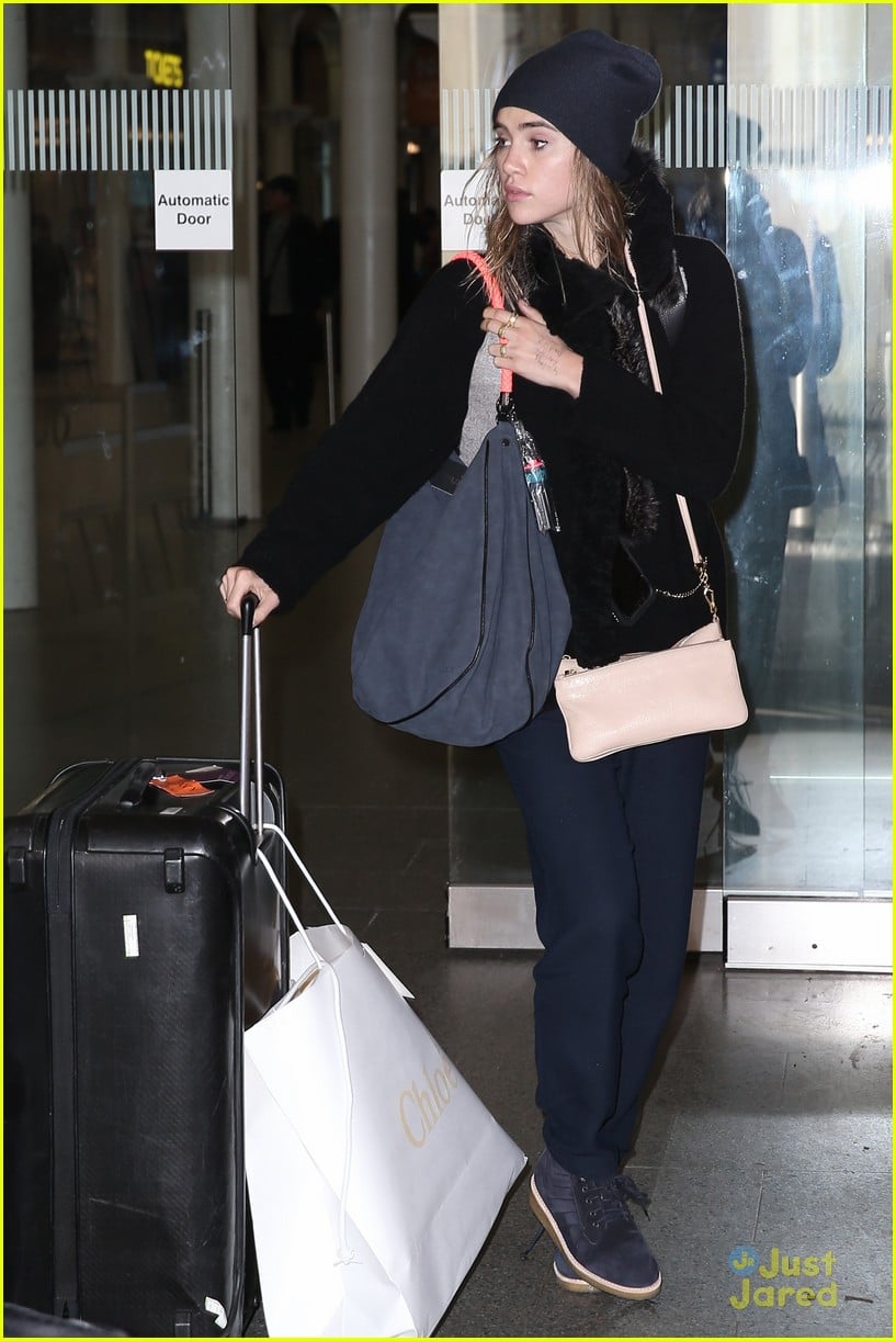 Suki Waterhouse Sometimes Sleeps In Her Eye Makeup | Photo 876918 ...