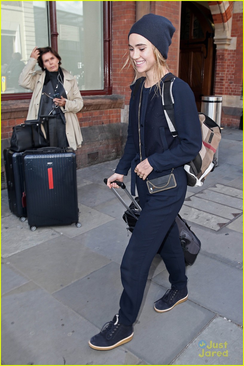 Suki Waterhouse Sometimes Sleeps In Her Eye Makeup | Photo 876920 ...