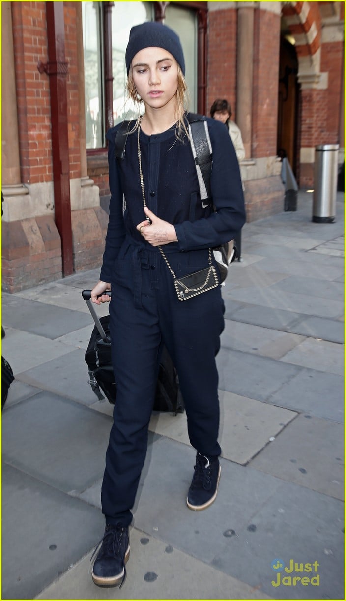 Suki Waterhouse Sometimes Sleeps In Her Eye Makeup | Photo 876927 ...