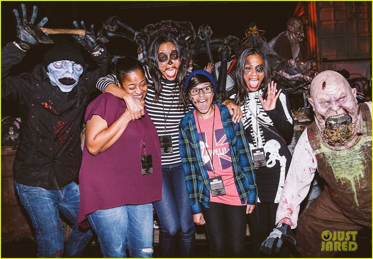 Full Sized Photo Of Universal Halloween Horror Nights Celebs 01 Demi full-sized-photo-of-universal-halloween-horror-nights-celebs-01-demi