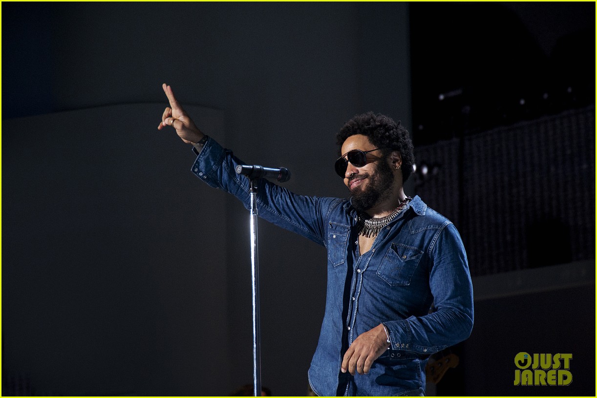 Zoe Kravitz Rushes to Broadway's 'Hamilton' Performance With Twin ...