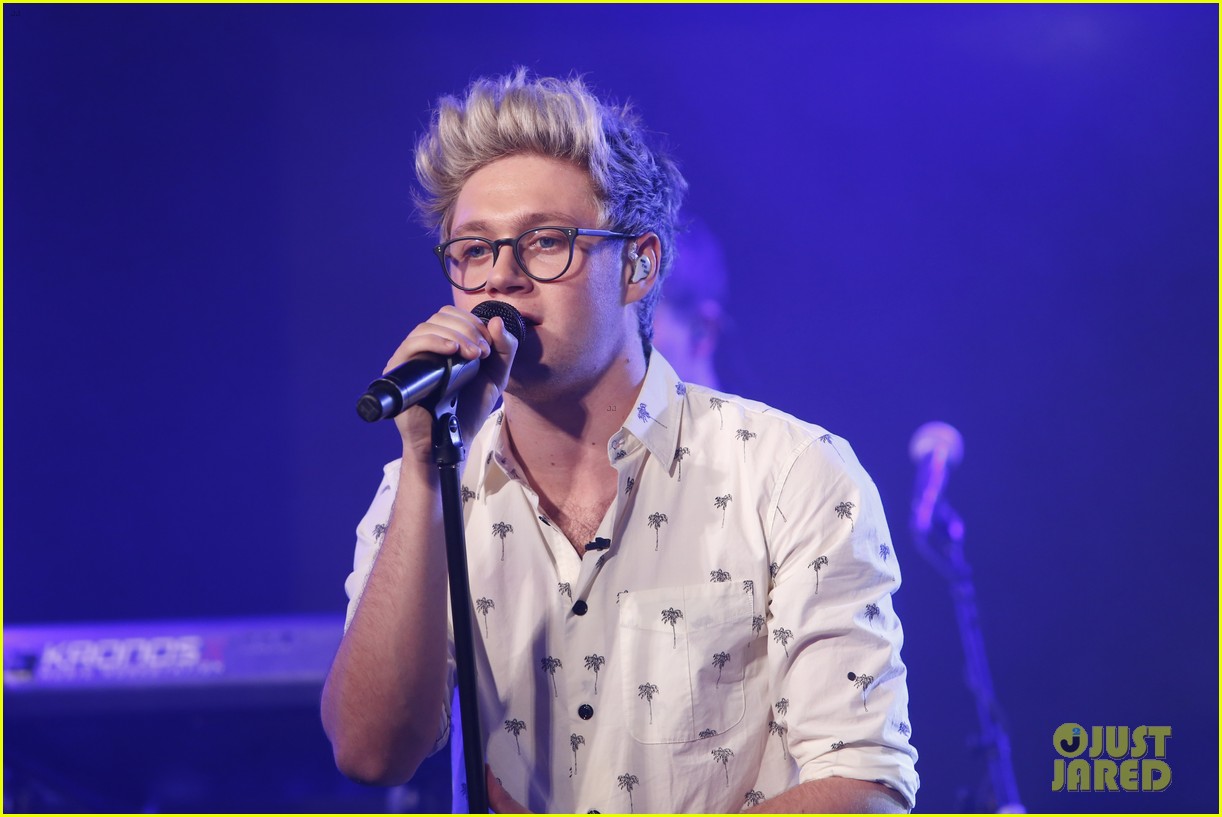 One Direction Performs Four Songs on 'Good Morning America' - Watch Now ...