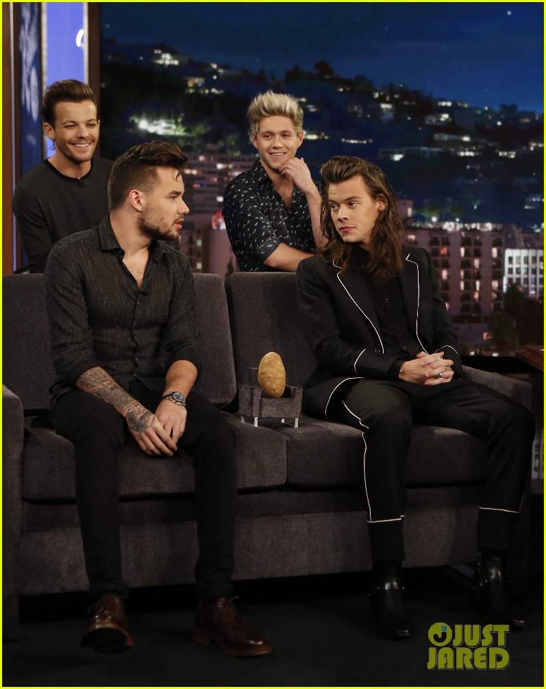 One Direction Perform Five Songs & Shut Down Hollywood Boulevard For ...