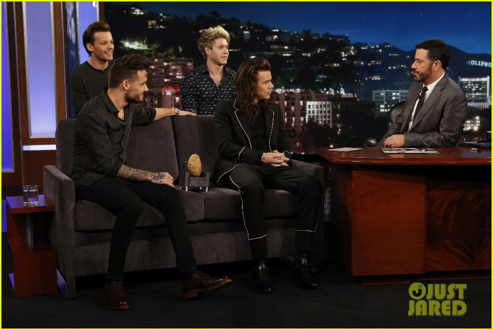 One Direction Perform Five Songs & Shut Down Hollywood Boulevard For ...