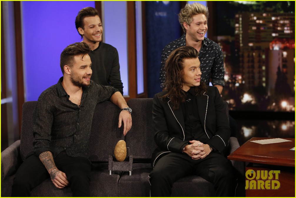 One Direction Perform Five Songs & Shut Down Hollywood Boulevard For ...