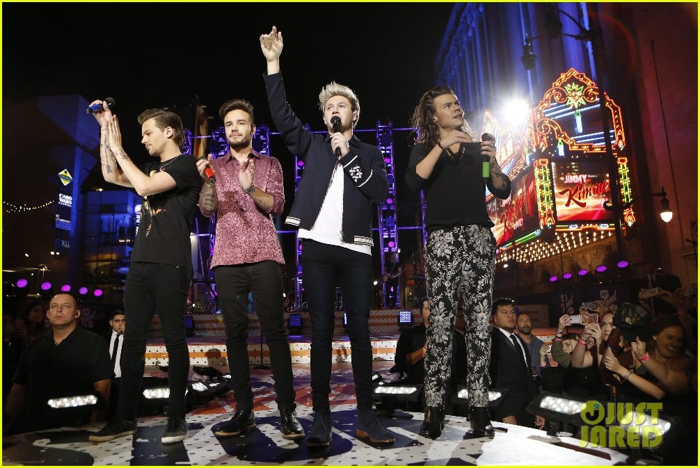 One Direction Perform Five Songs & Shut Down Hollywood Boulevard For ...