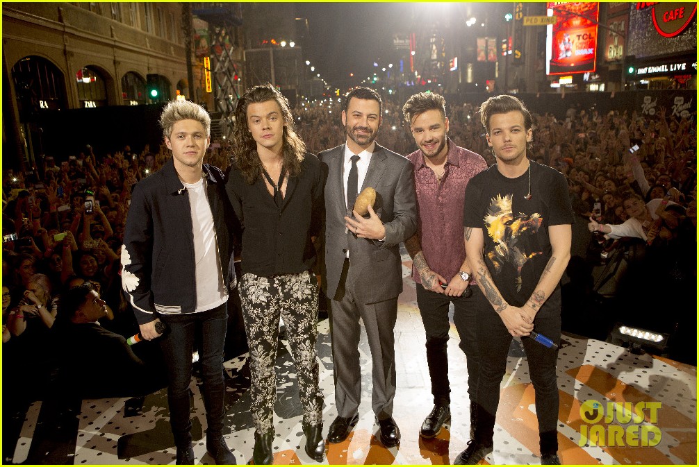 One Direction Perform Five Songs & Shut Down Hollywood Boulevard For ...