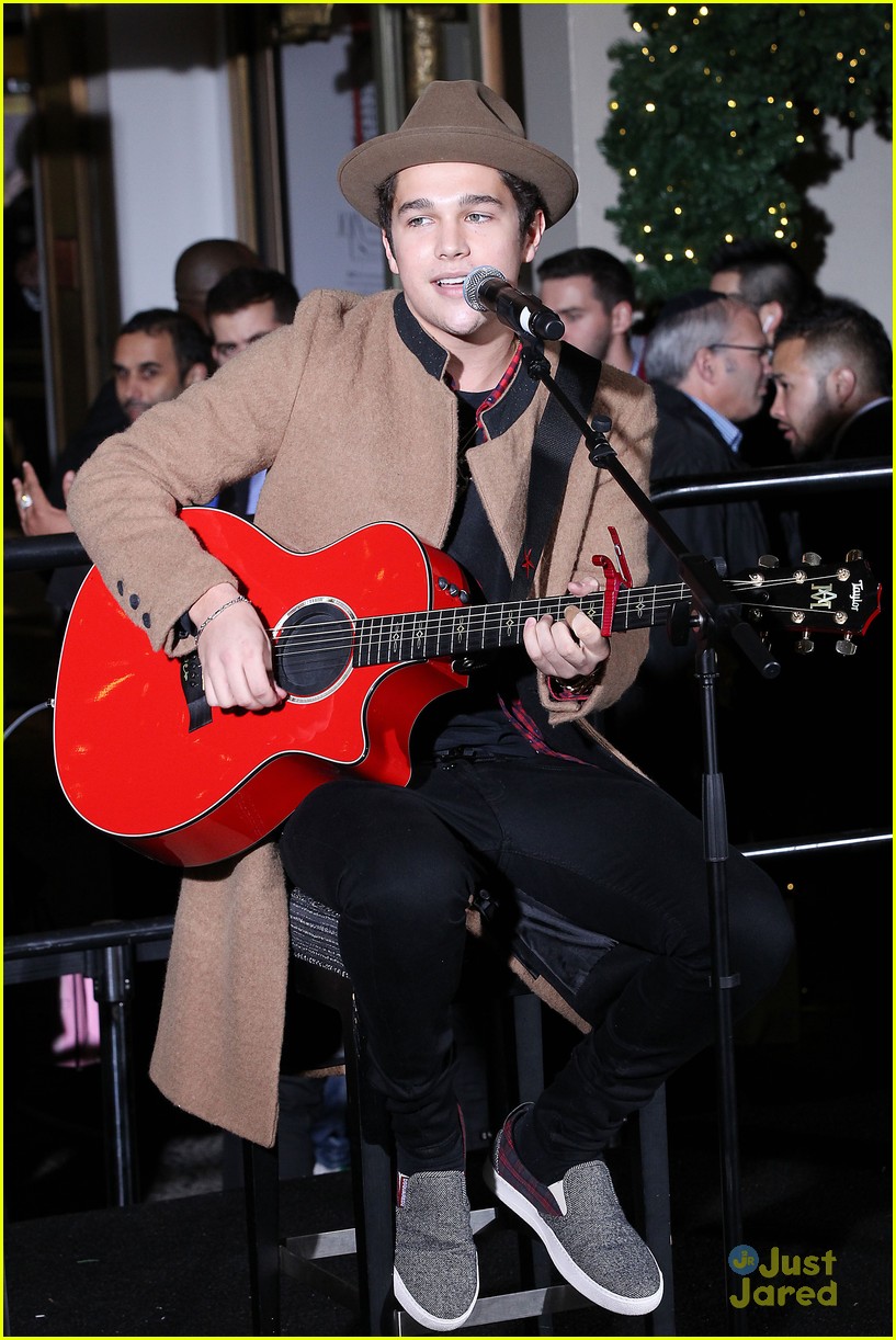 Austin Mahone Performs Surprise Concert At Lord & Taylor! | Photo ...