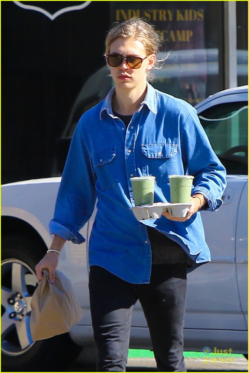 Full Sized Photo of austin butler shannara filming human elves new vid ...