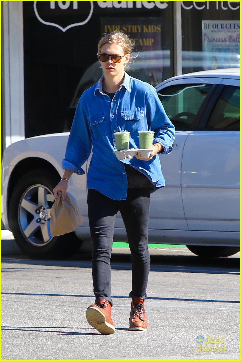 Full Sized Photo of austin butler shannara filming human elves new vid ...